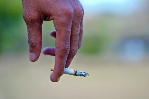 How To Roll A Cigarette With Ease And Precision - Discount Smokes
